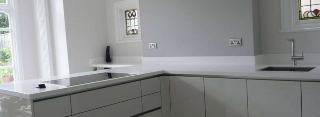 Splashbacks vs Upstands: Making the Right Choice for Your Kitchen Design